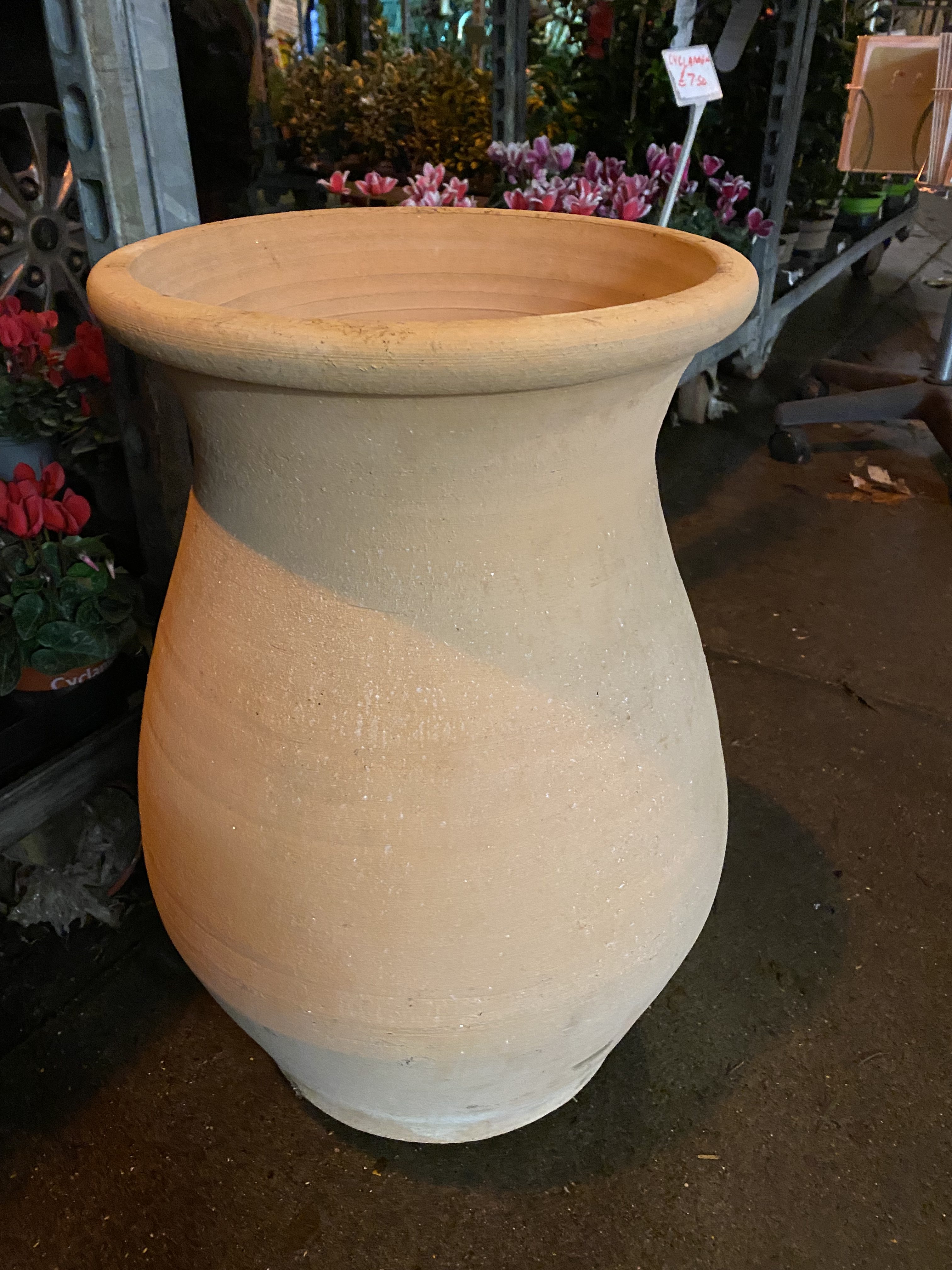 Curved terracotta bell pot – Kew Gardener